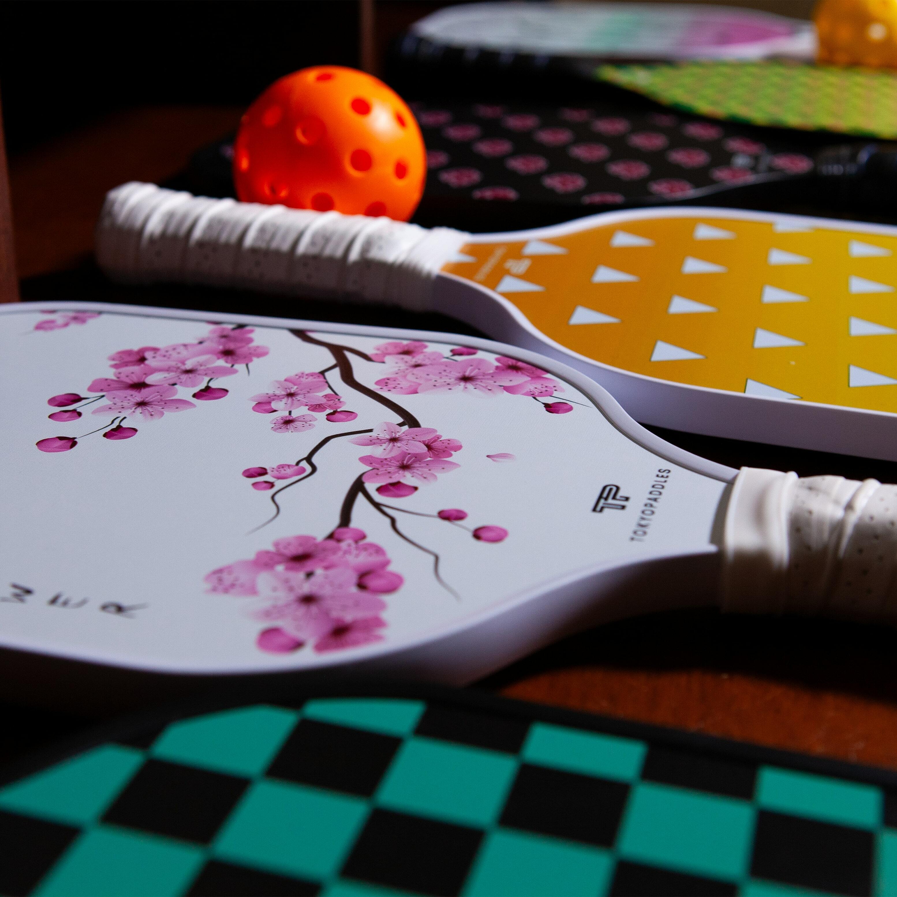 Mastering the Two-Handed Backhand with the Right Pickleball Paddle ...